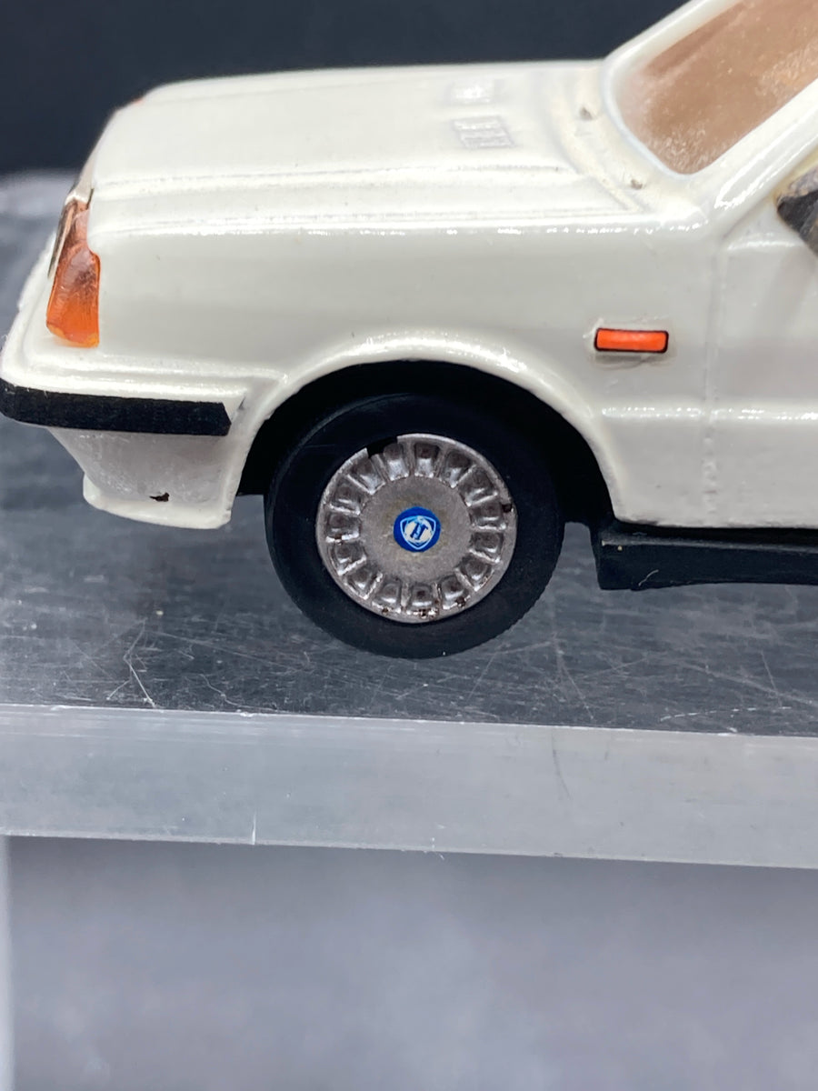 P.B. Models 1/43 Lancia Prisma Resin Model – Dunn's Attic